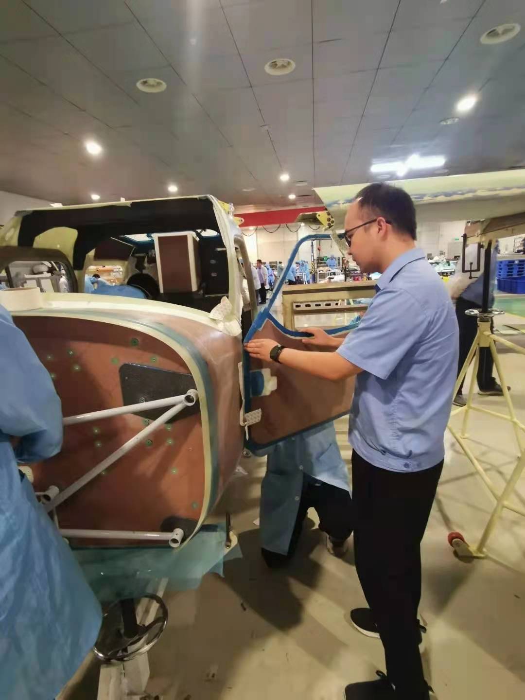 AG50第二架原型机机体结构系统在珠海实现交付