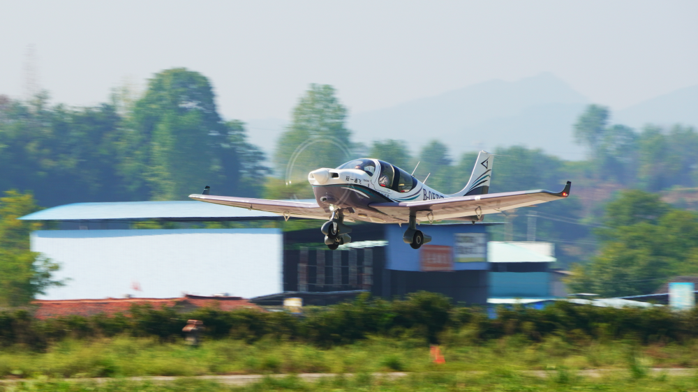 GA20完成贵阳龙洞堡国际机场转场飞行